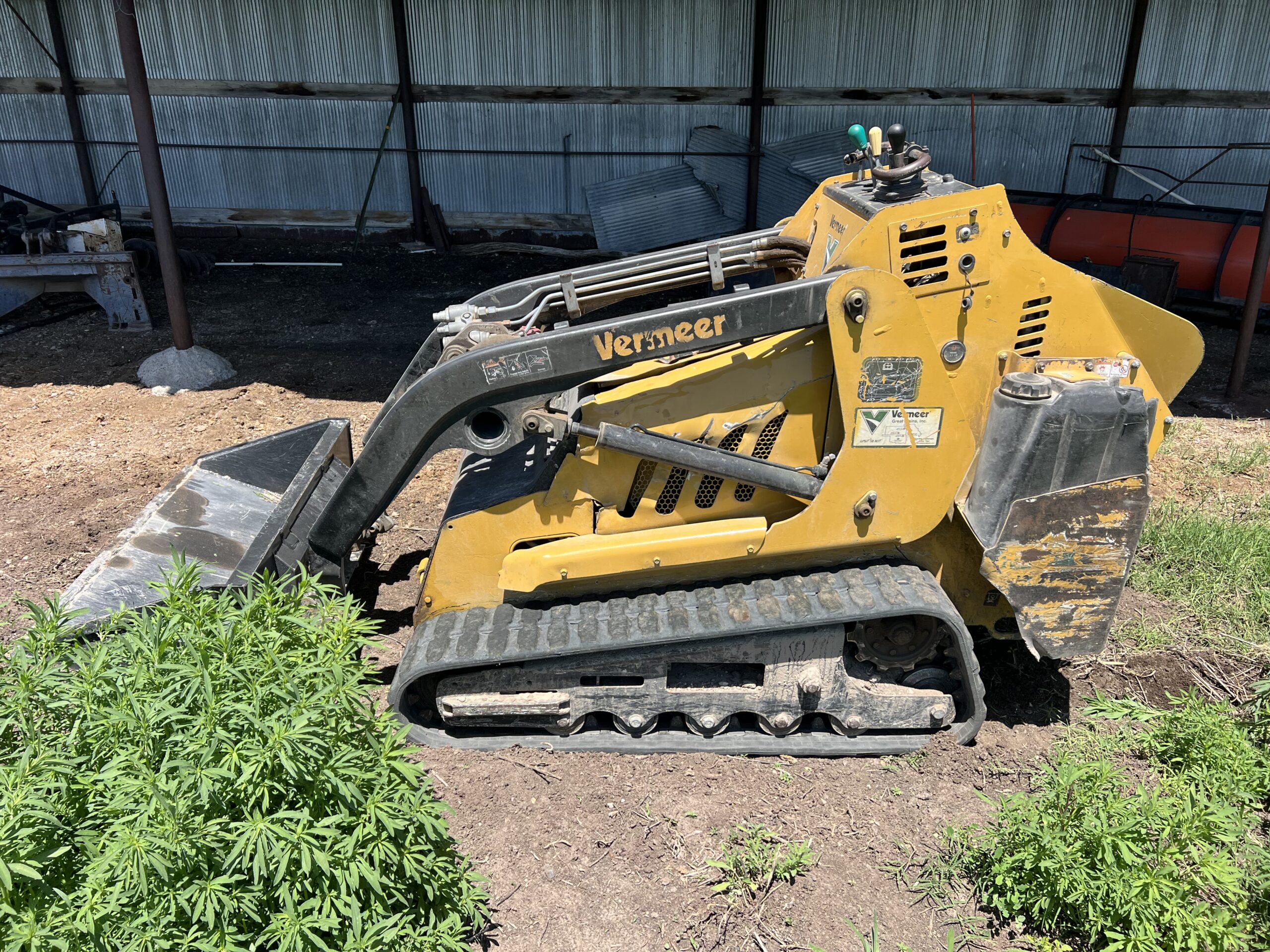 Vermeer S800TX Stand-up Skid Steer | Hayden Outdoors